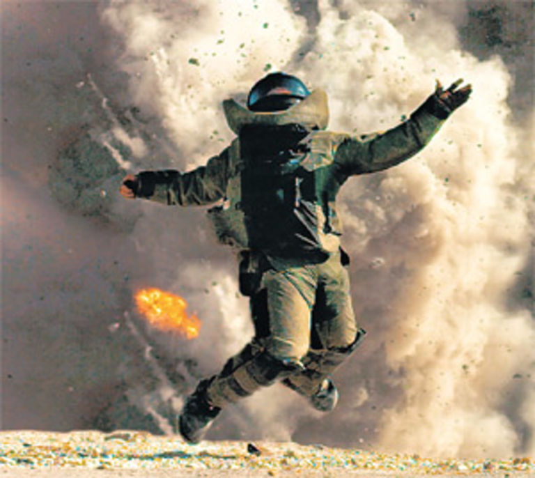 Classic Movie Review: ‘The Hurt Locker’ is Still Tense and Emotional ...